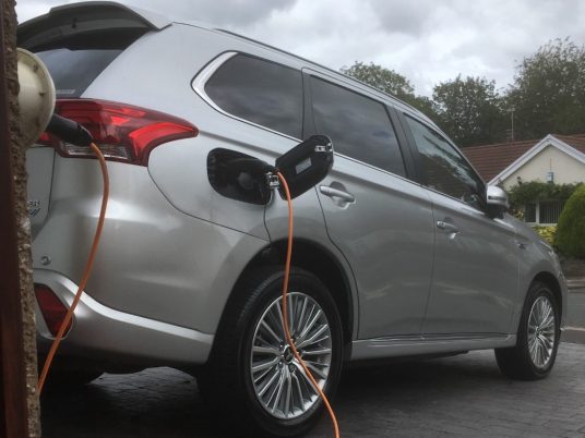 Charging your Mitsubishi Outlander PHEV (2021)